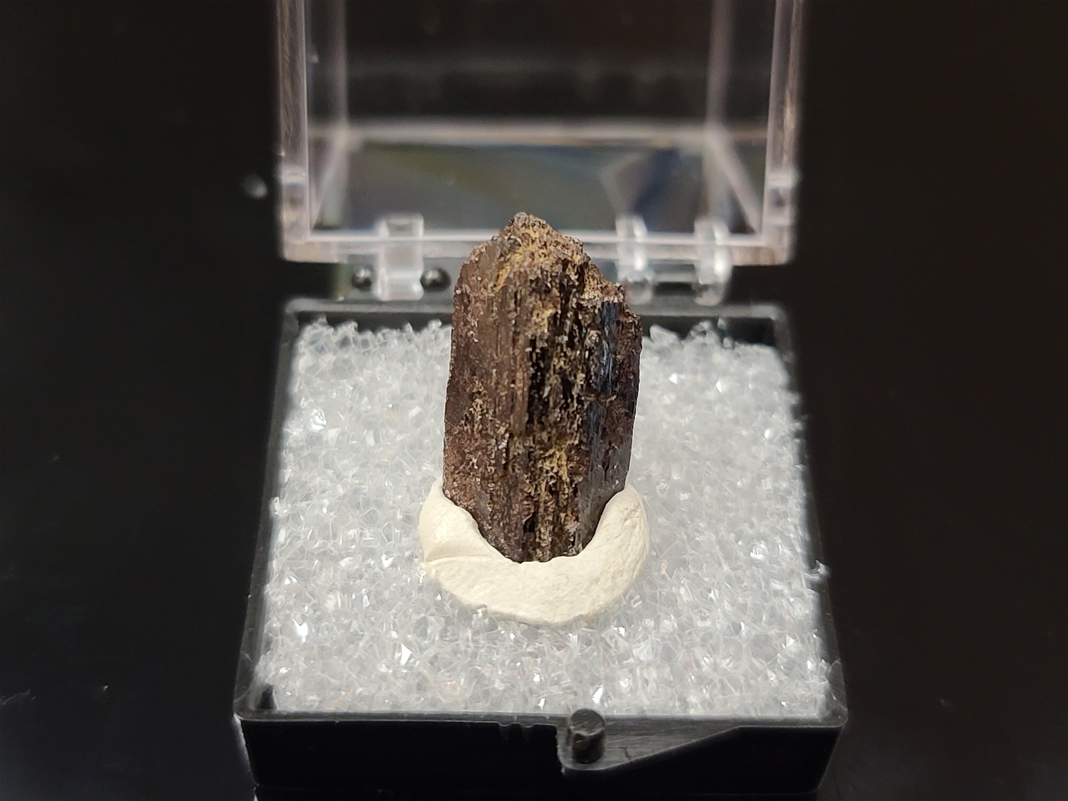 Neptunite Specimen (#DG012)